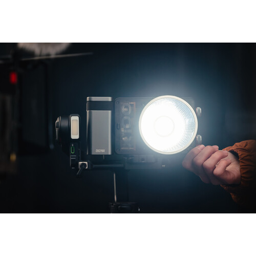 Zhiyun MOLUS X100 Bi-Color Pocket COB Monolight (Combo Kit) – Curven Store Zhiyun MOLUS X100 Bi-Color Pocket COB Monolight (Combo Kit) – Curven Store